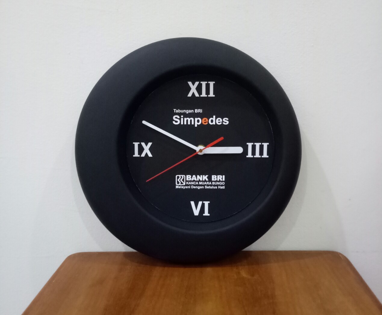 Souvenir Jam Dinding Surabaya Berkualitas, Pesan Sekarang Harga Pabrik!